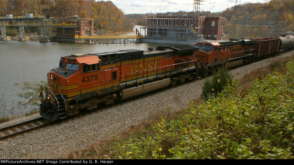 BNSF 4375 westbound on oil empty train K08106